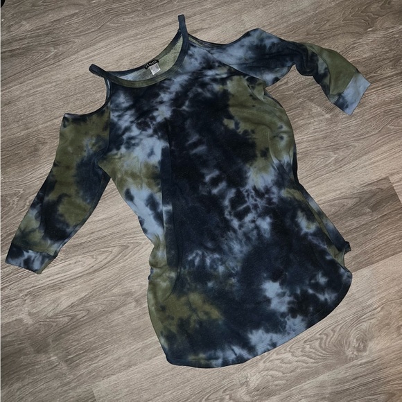 VENUS | Dresses | Venus Tie Dye Cold Shoulder 34 Sleeve Dress | Poshmark